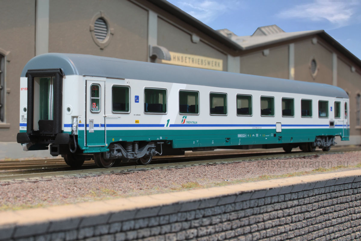 ACME 50609 A IC- Großraumwagen der FS XMPR Ep VI