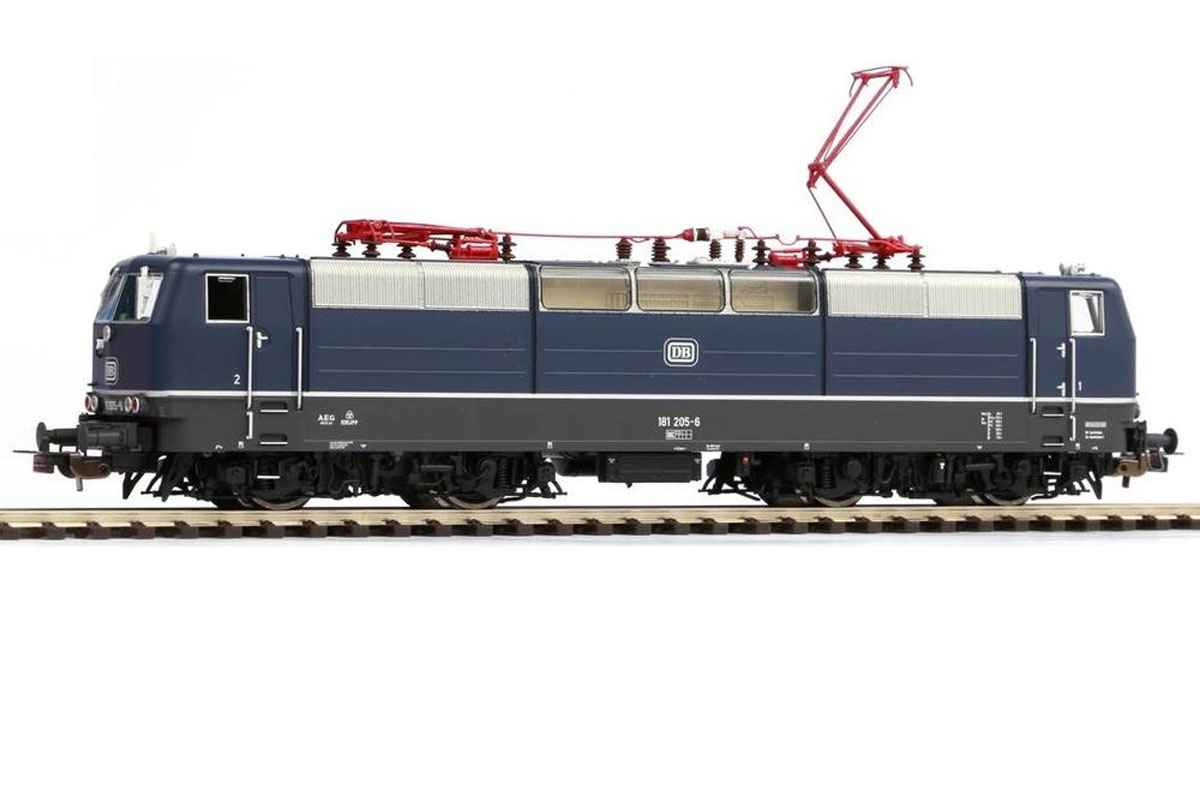 Reisezugwagen im Modell und Vorbild